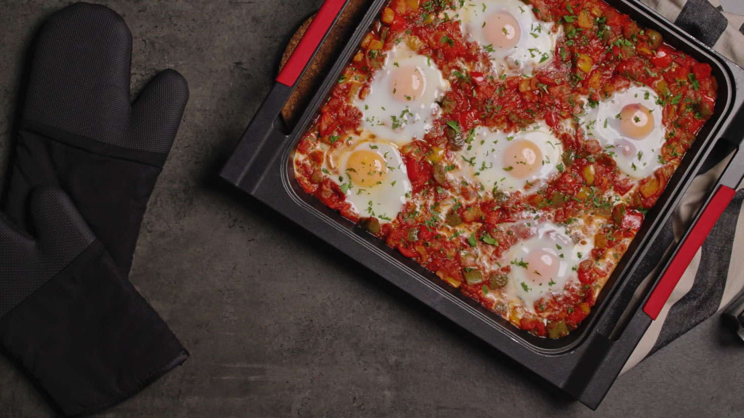 Shakshuka: receta fácil con huevos y tomate | Cooking Lovers