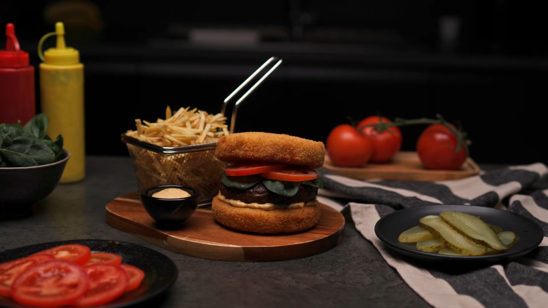 Hamburguesa con pan de queso provolone rebozado | Cooking Lovers